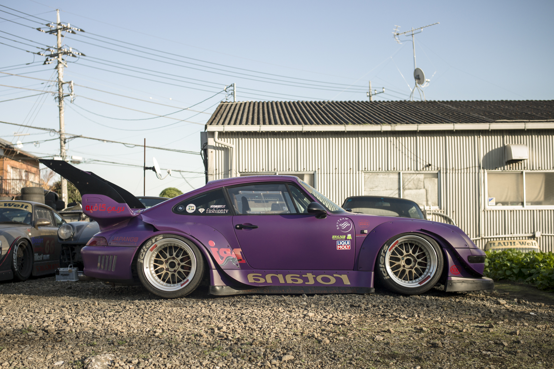 Rauh Welt Begriff, Tokyo | BRUMMM Magazine Bookazine
